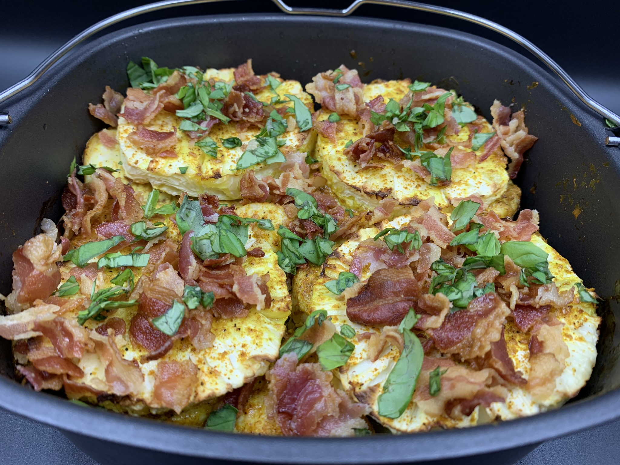 Hawaii kylling i fad med spidskål, bacon og frisk ananas ...